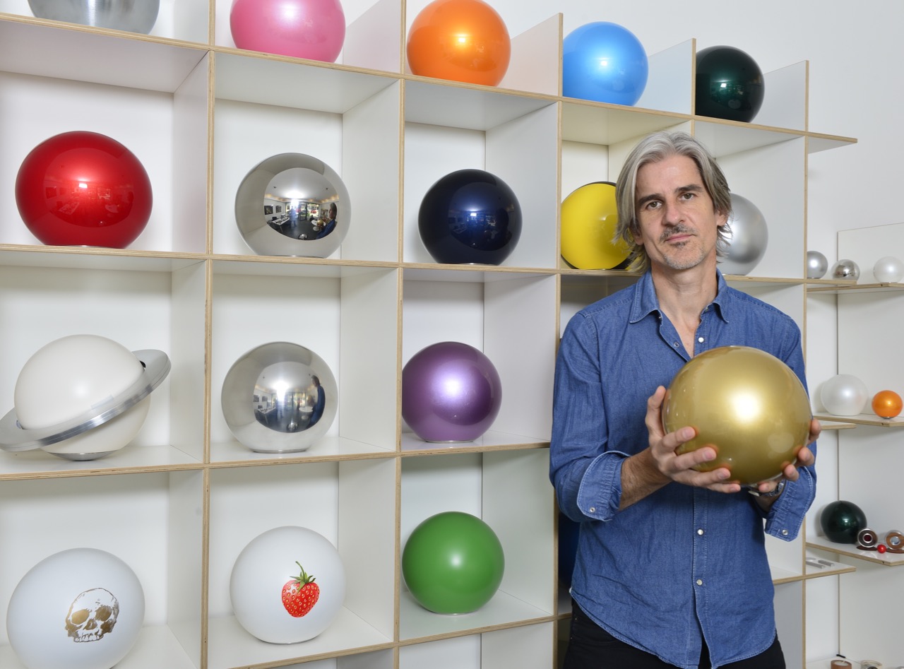 Einzigartig: Thomas Schär gestaltet kunstvolle Urnen als «letztes Kleid ...